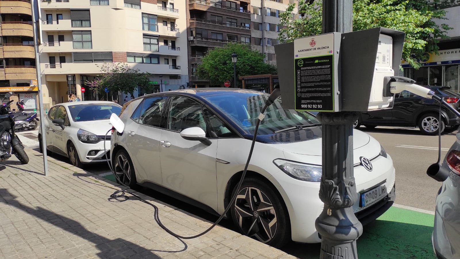 Renovación parque móvil y puntos recarga coche eléctrico - València